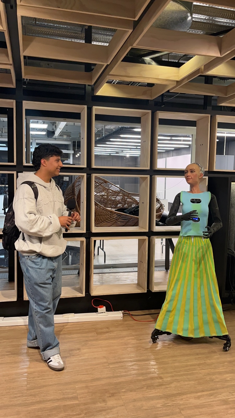 RIA, el robot del futuro que inspira a nuevas generaciones visitó la ...